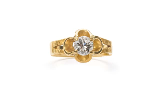 9k yellow gold diamond flower ring | Strauss & Co