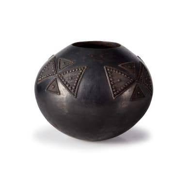 Ukhamba with geometric pattern by Nesta Nala | Strauss & Co