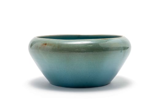 Tapering bowl with inverted rim by Linn Ware | Strauss & Co
