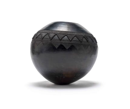 Ukhamba with relief and incised geometric decoration by Nesta Nala ...