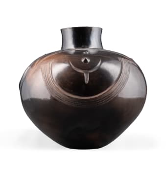 Uphiso with relief and incised bull motif by Clive Sithole | Strauss & Co