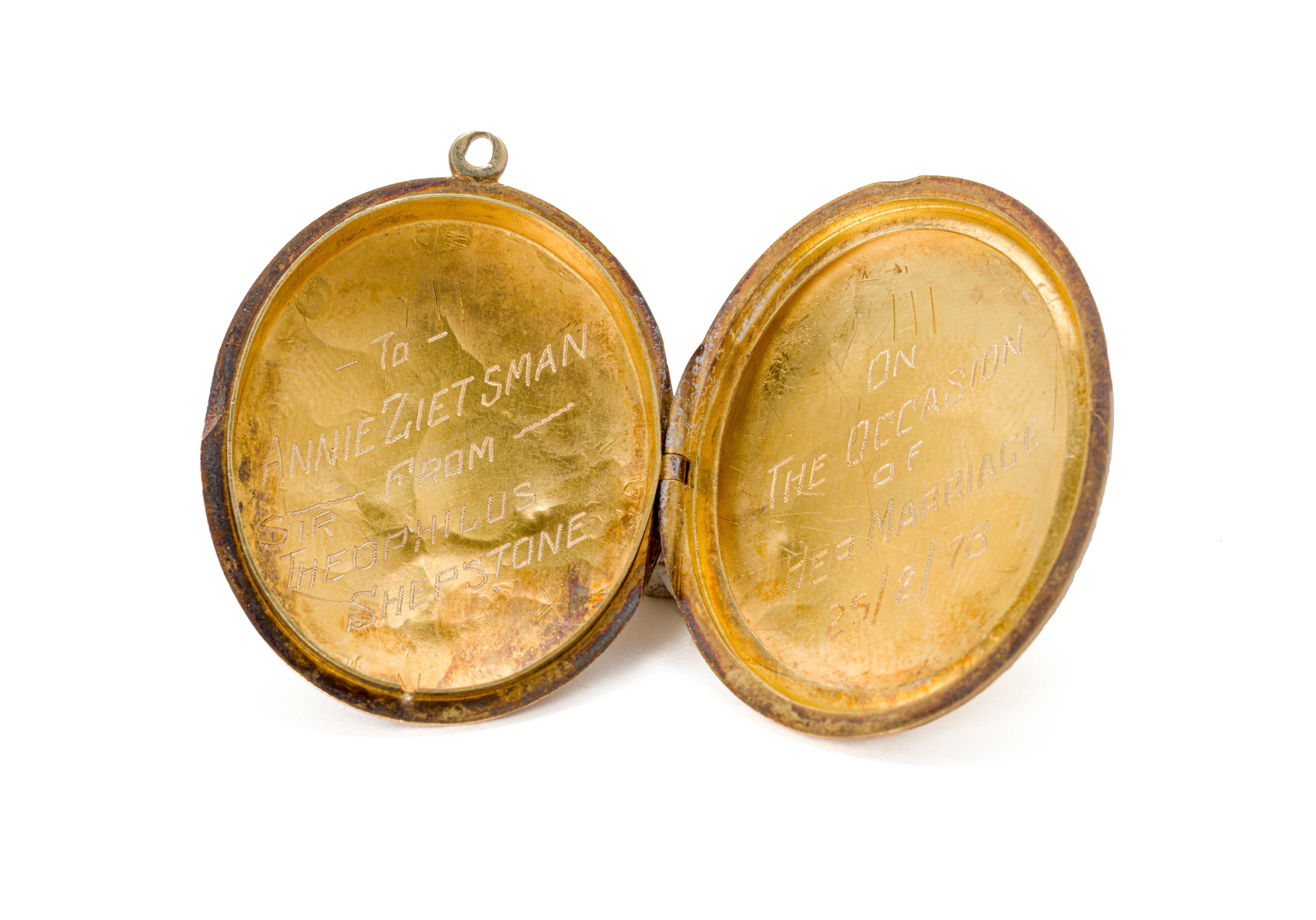 Gold locket, c. 1878 | Strauss & Co
