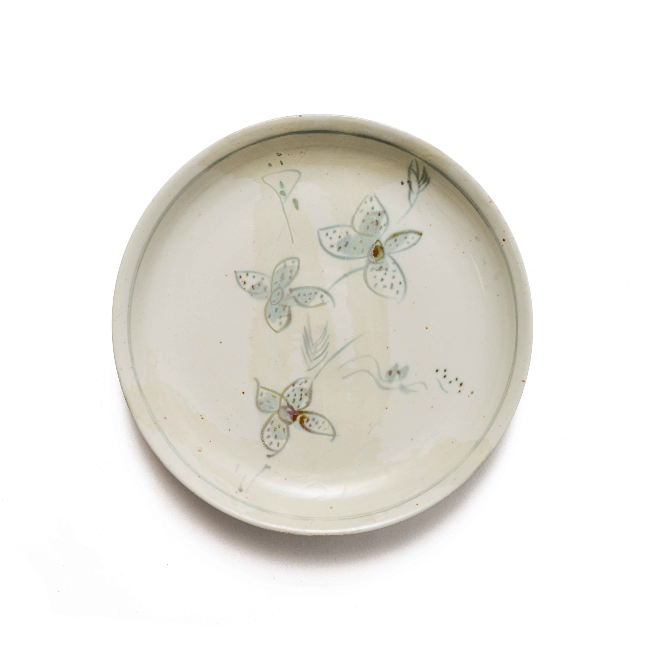 Circular dish with flower motifs by Esias Bosch | Strauss & Co