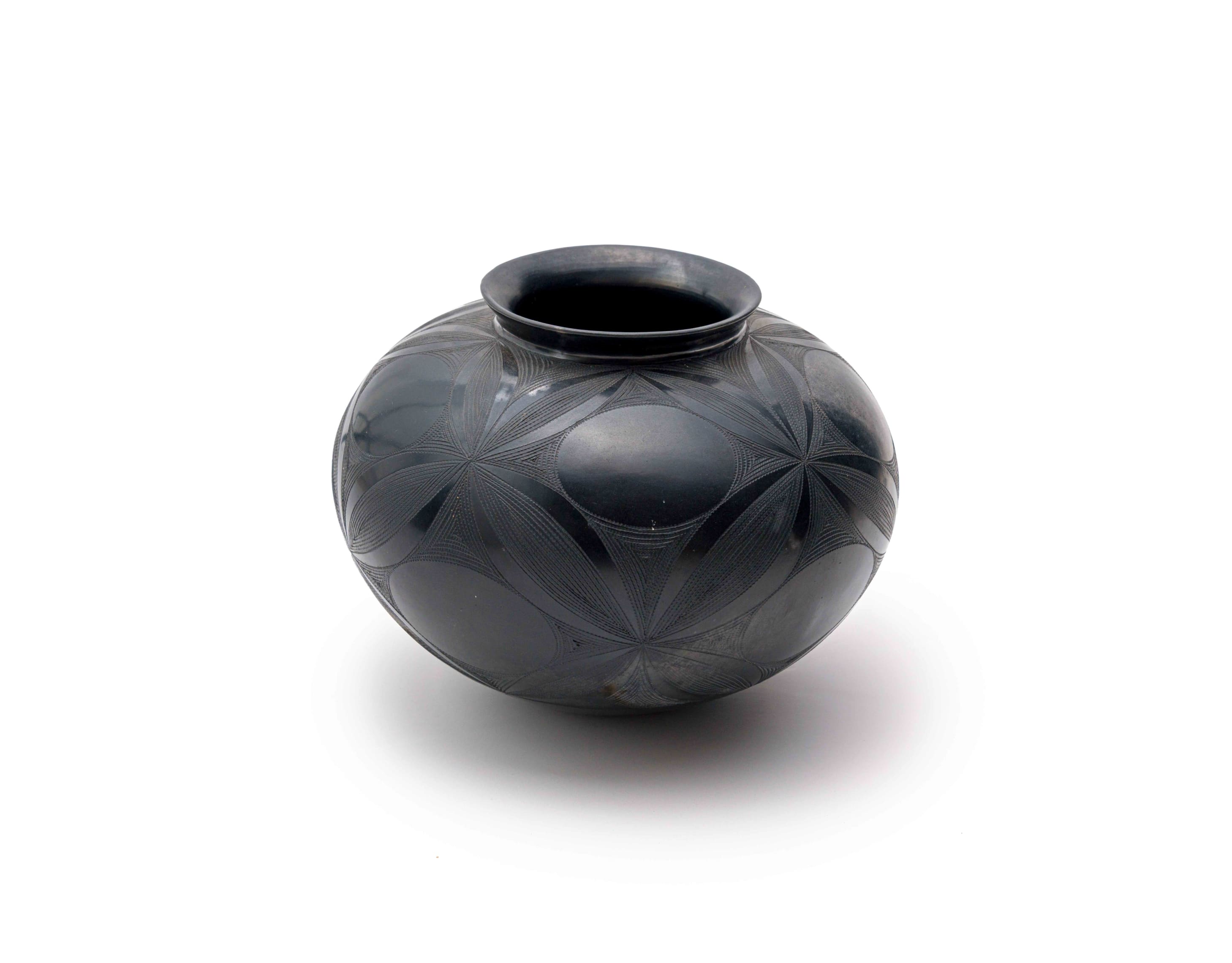 Vessel with incised floral decoration by Ian Garrett | Strauss & Co