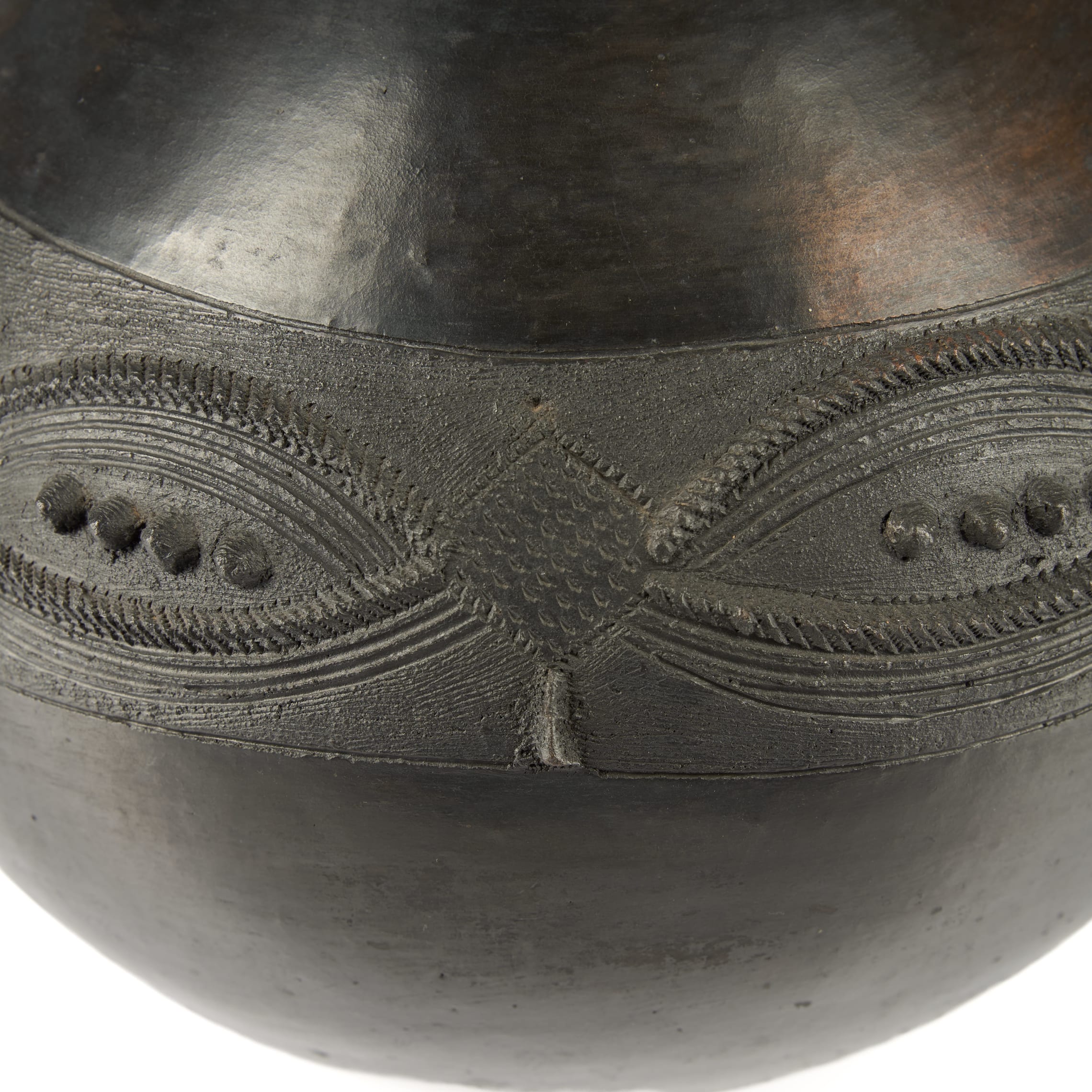 Ukhamba with incised and relief rope decoration by Nesta Nala | Strauss ...