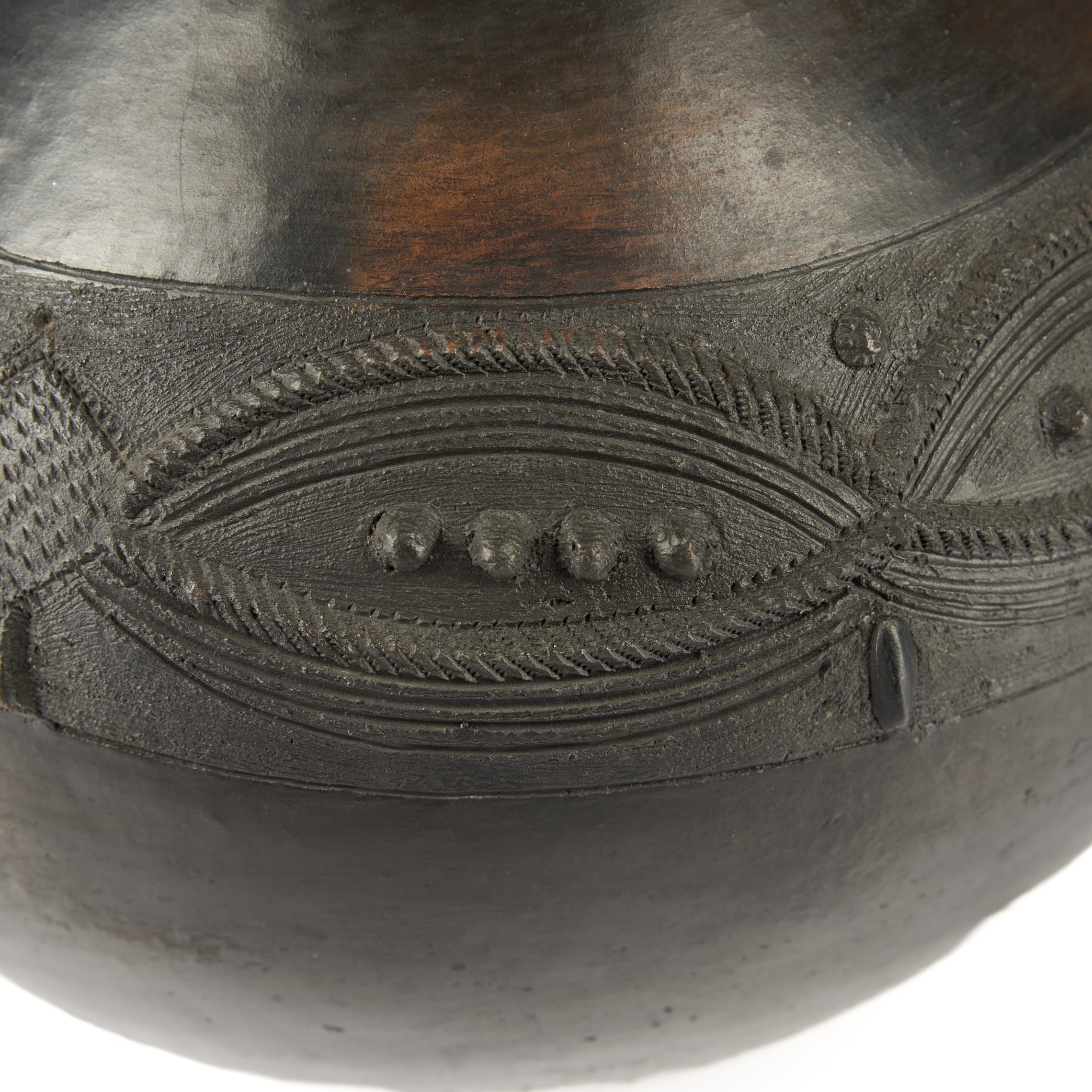 Ukhamba with incised and relief rope decoration by Nesta Nala | Strauss ...