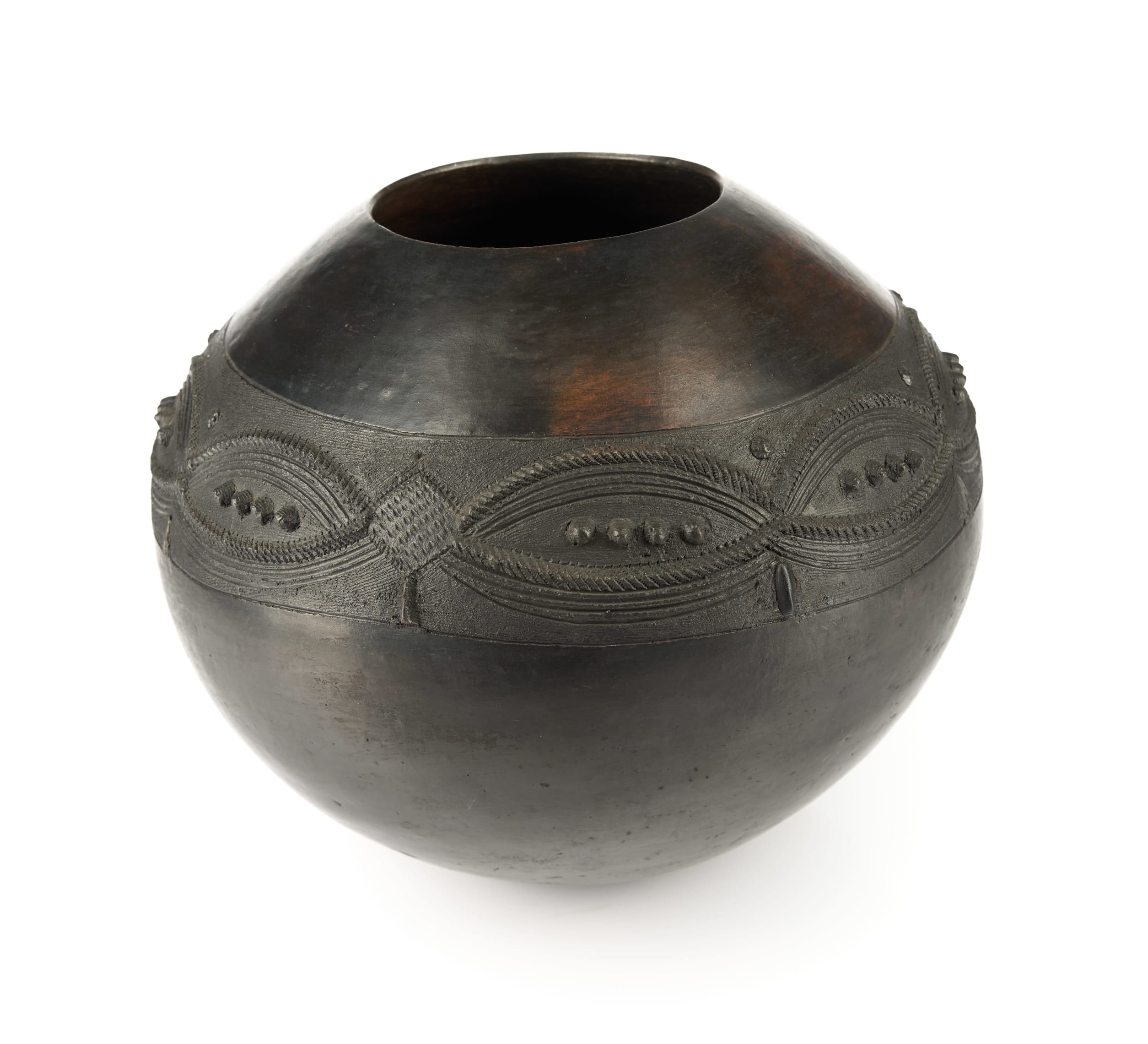 Ukhamba with incised and relief rope decoration by Nesta Nala | Strauss ...