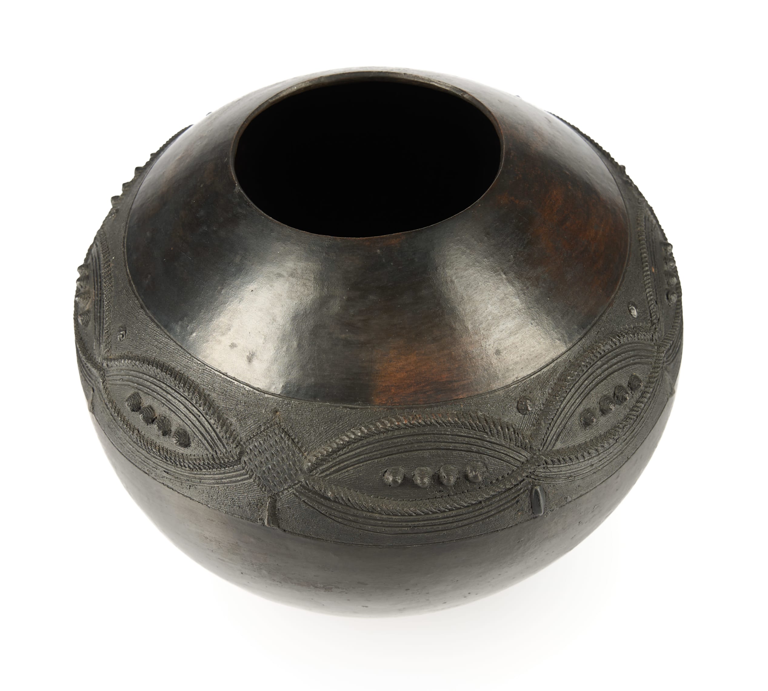 Ukhamba with incised and relief rope decoration by Nesta Nala | Strauss ...
