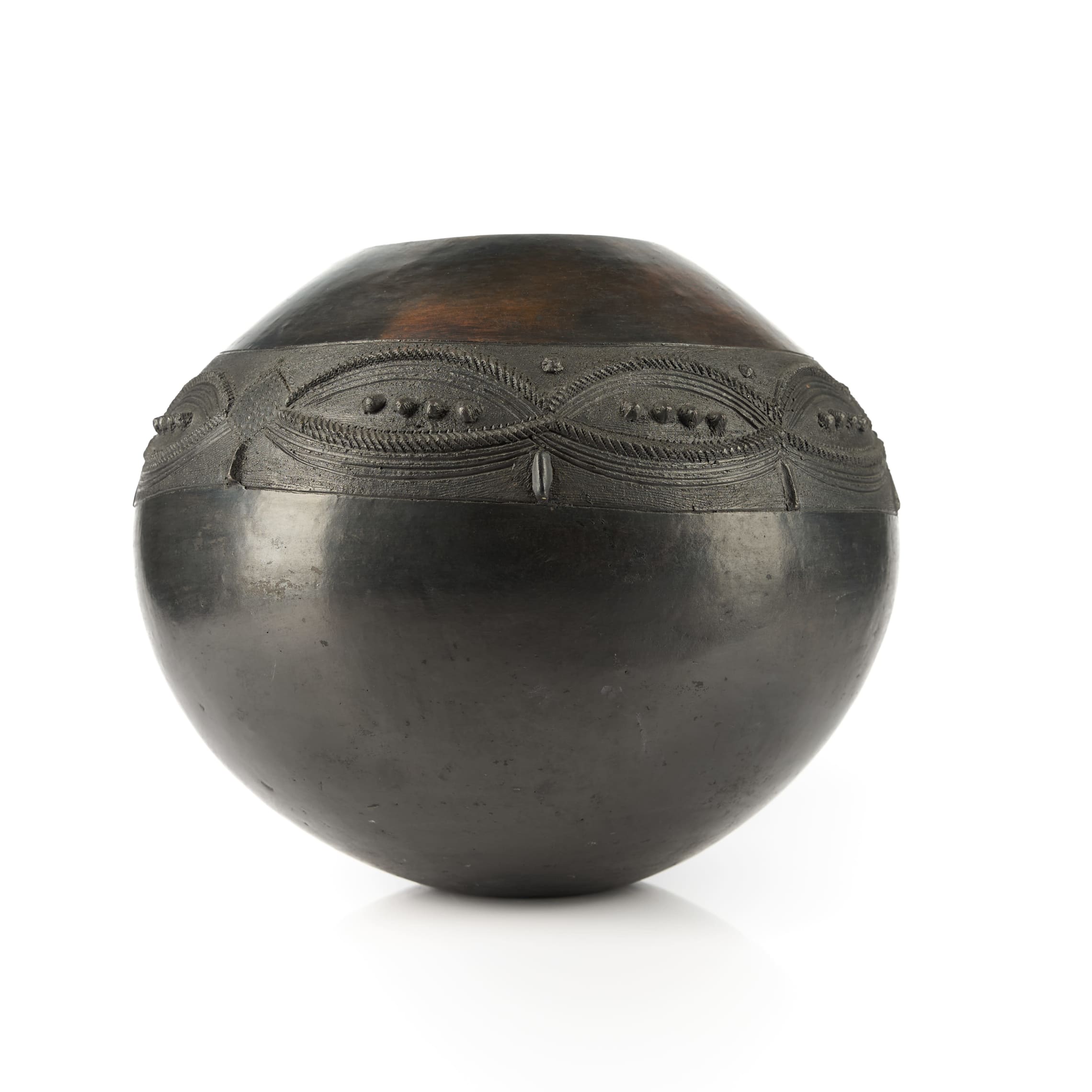 Ukhamba with incised and relief rope decoration by Nesta Nala | Strauss ...