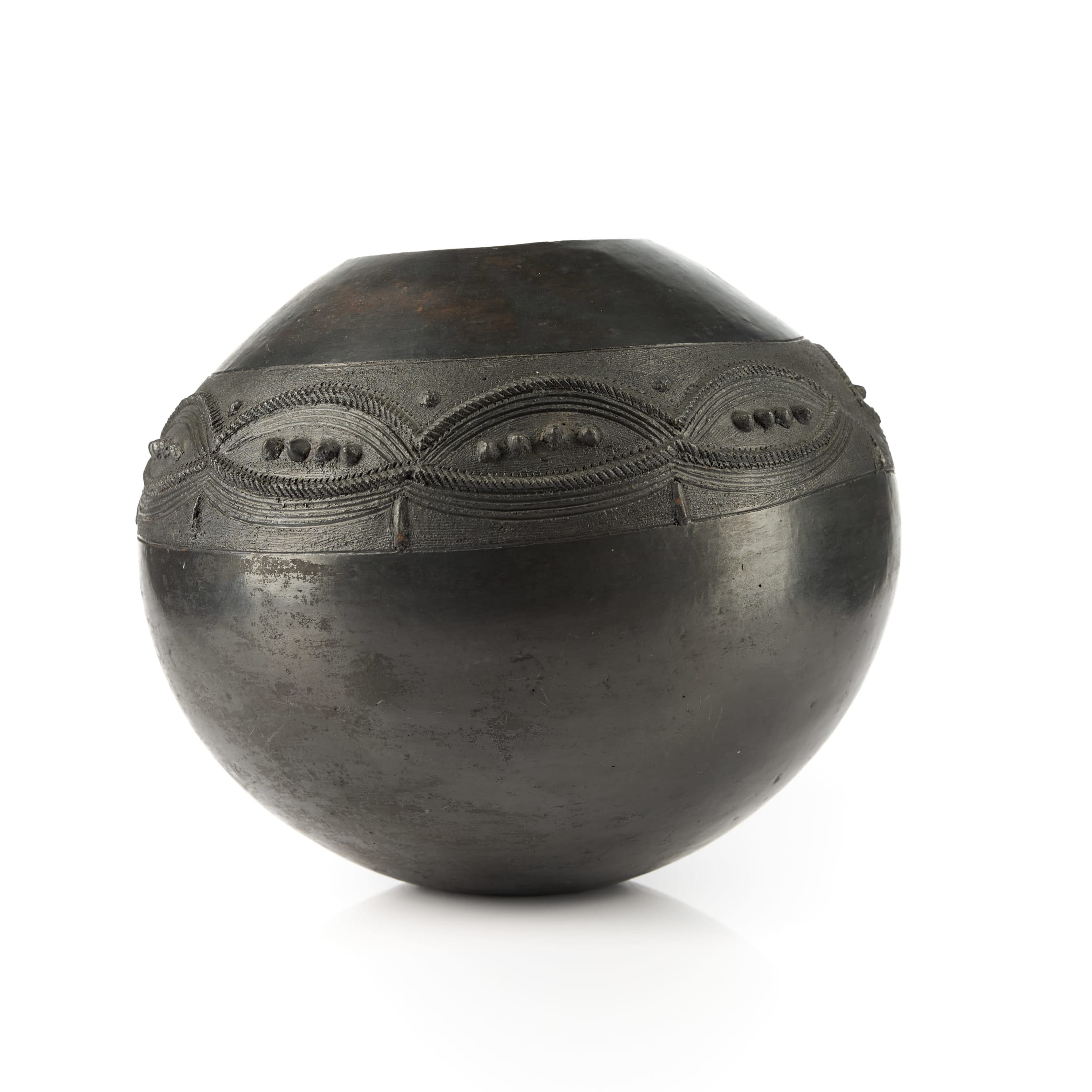 Ukhamba with incised and relief rope decoration by Nesta Nala | Strauss ...