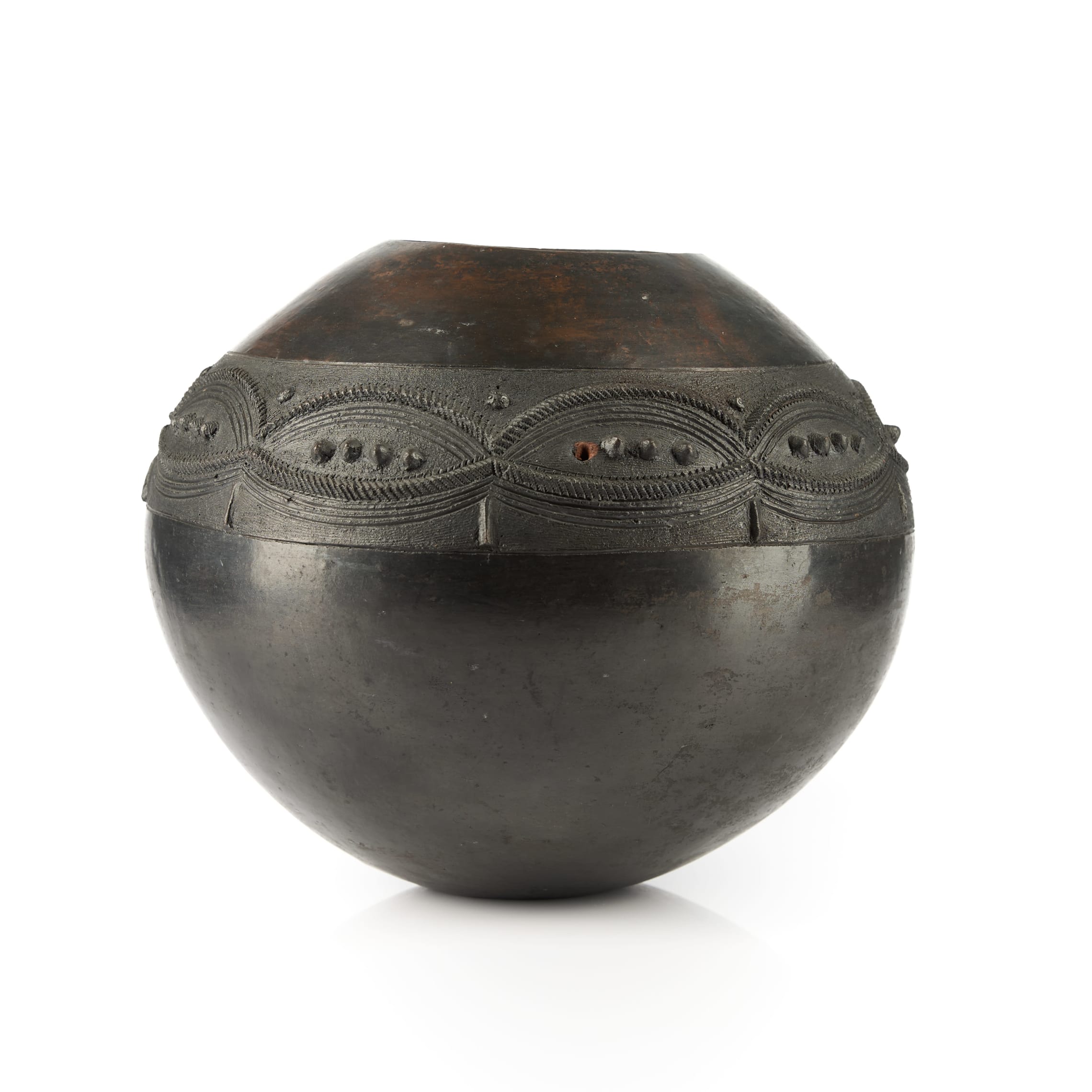 Ukhamba with incised and relief rope decoration by Nesta Nala | Strauss ...