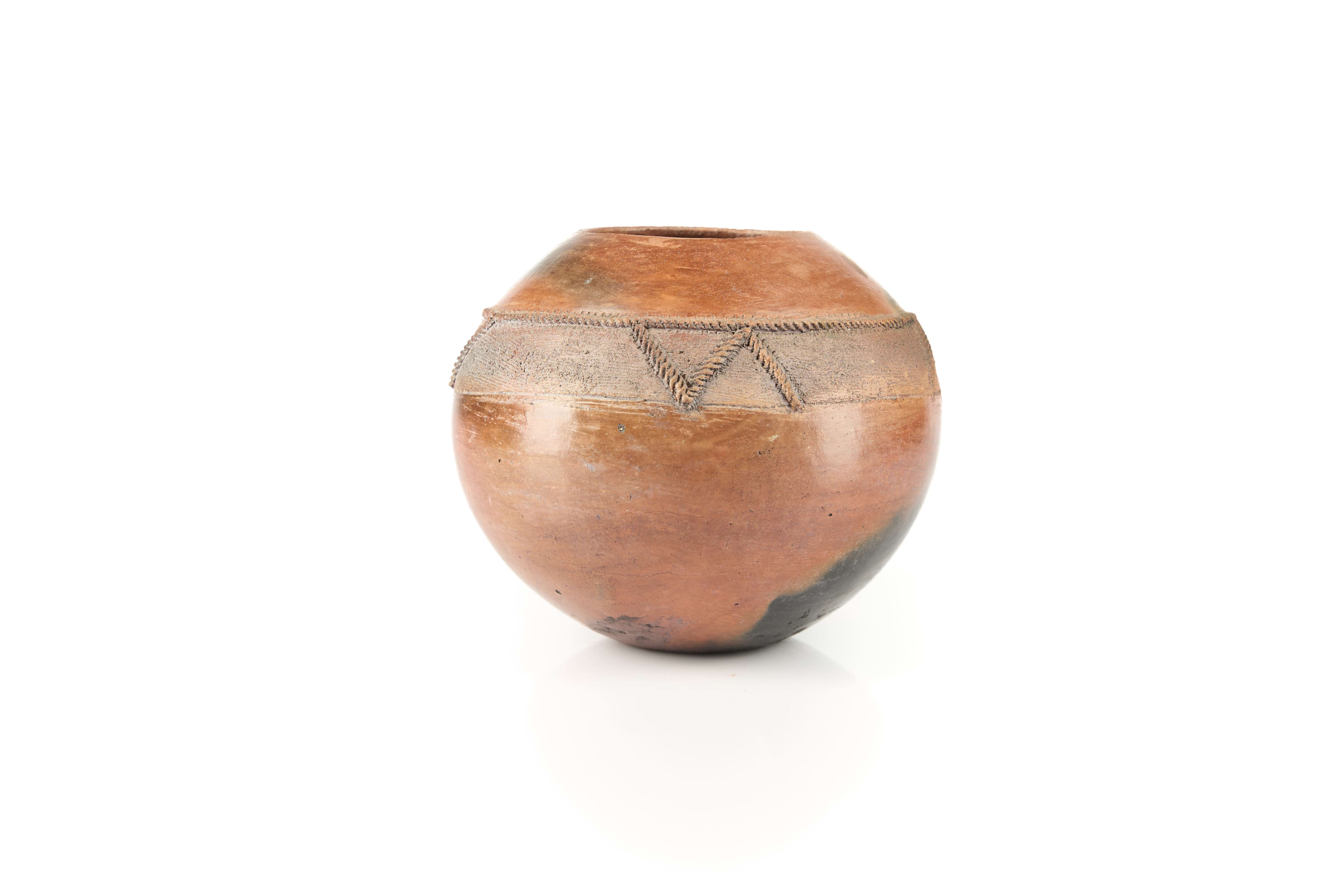 Ukhamba with rope and textured band by Nesta Nala | Strauss & Co
