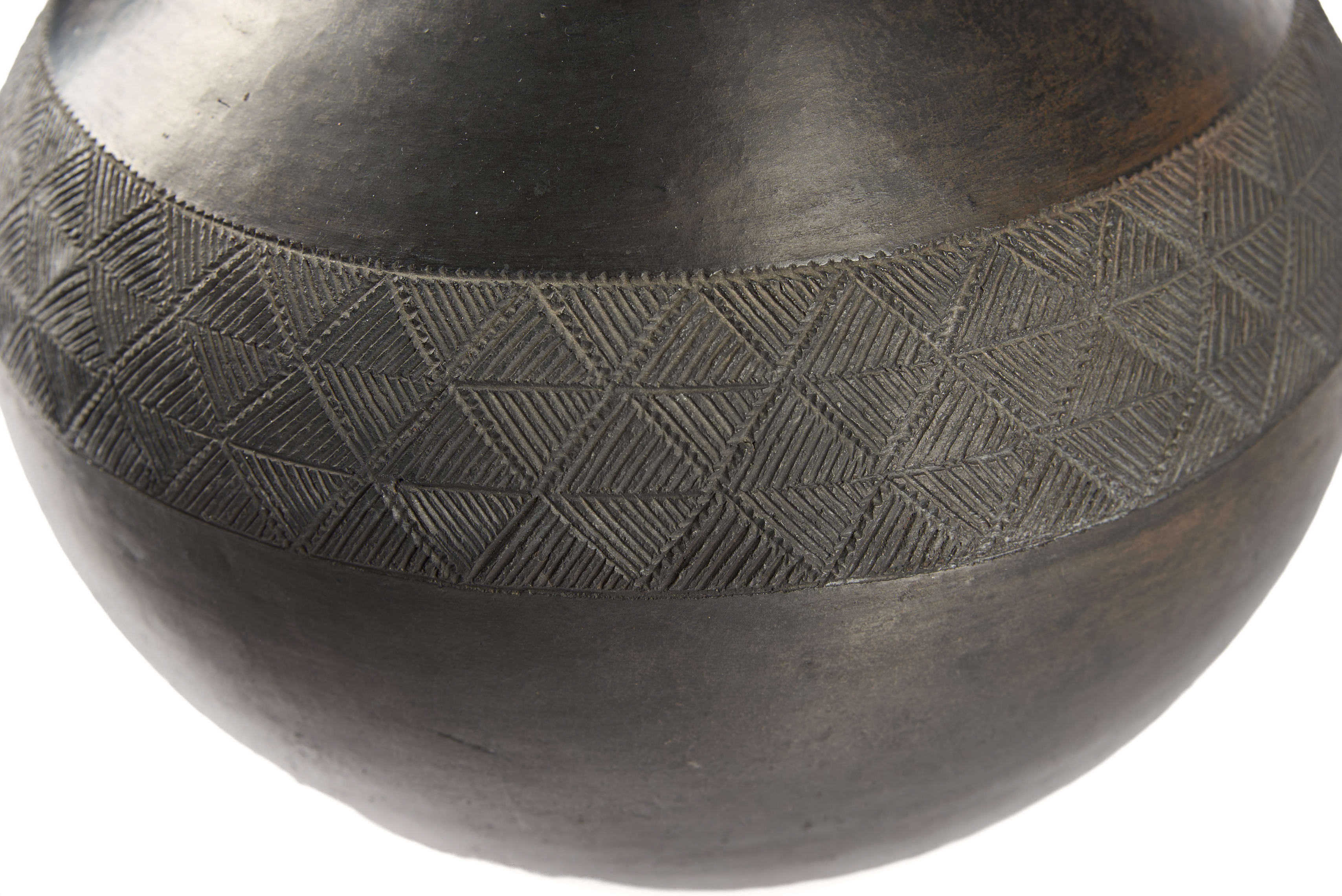 Ukhamba with incised geometric band design by Nesta Nala | Strauss & Co