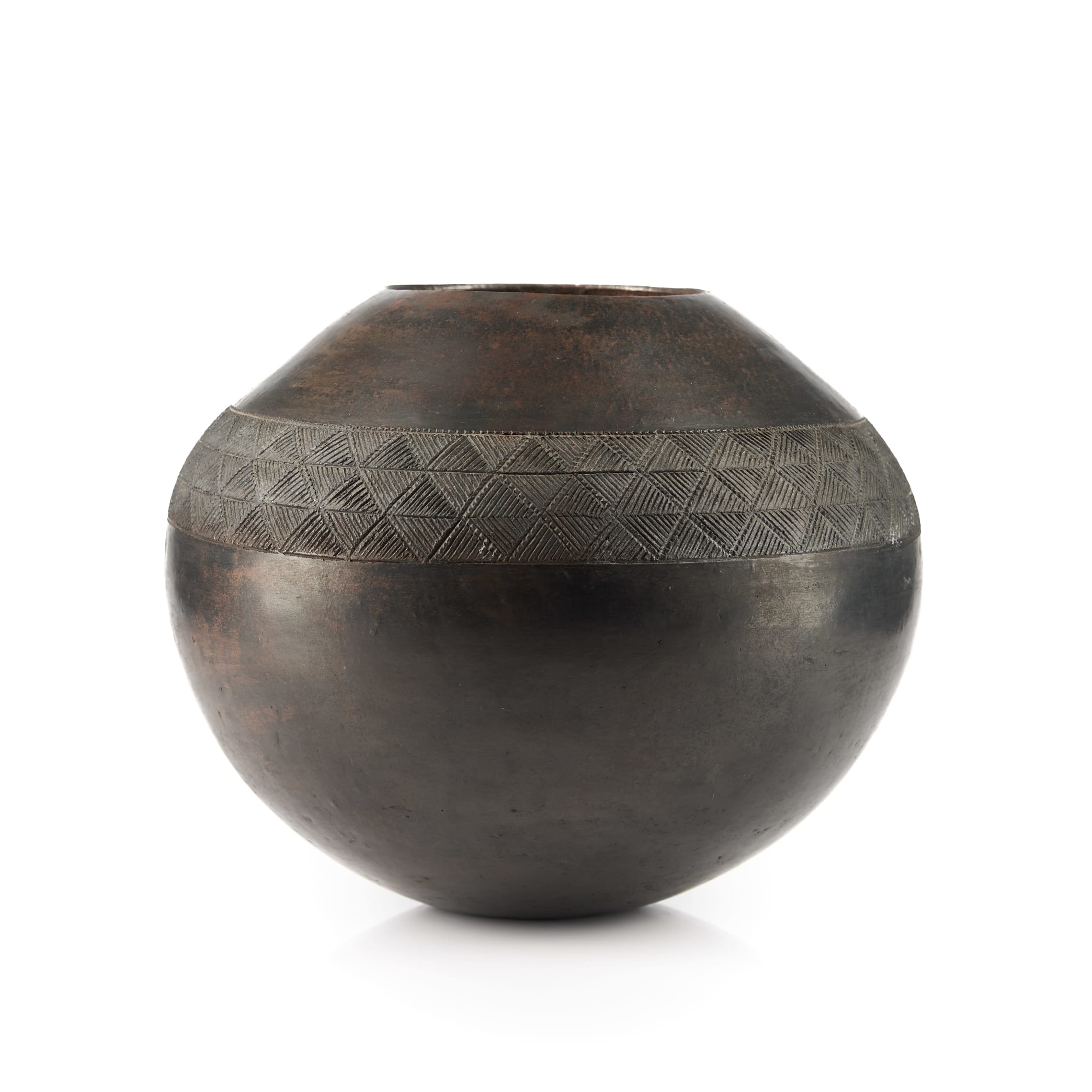 Ukhamba with incised geometric band design by Nesta Nala | Strauss & Co