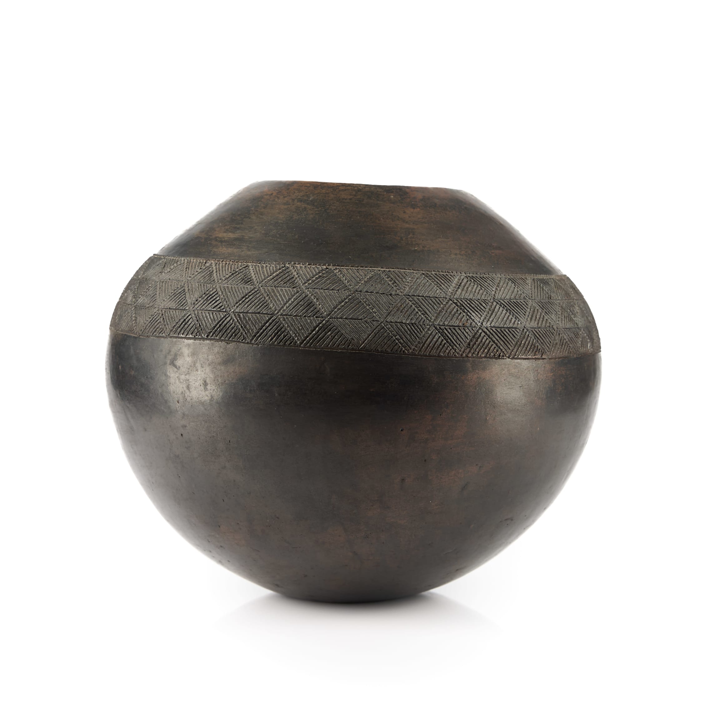 Ukhamba with incised geometric band design by Nesta Nala | Strauss & Co