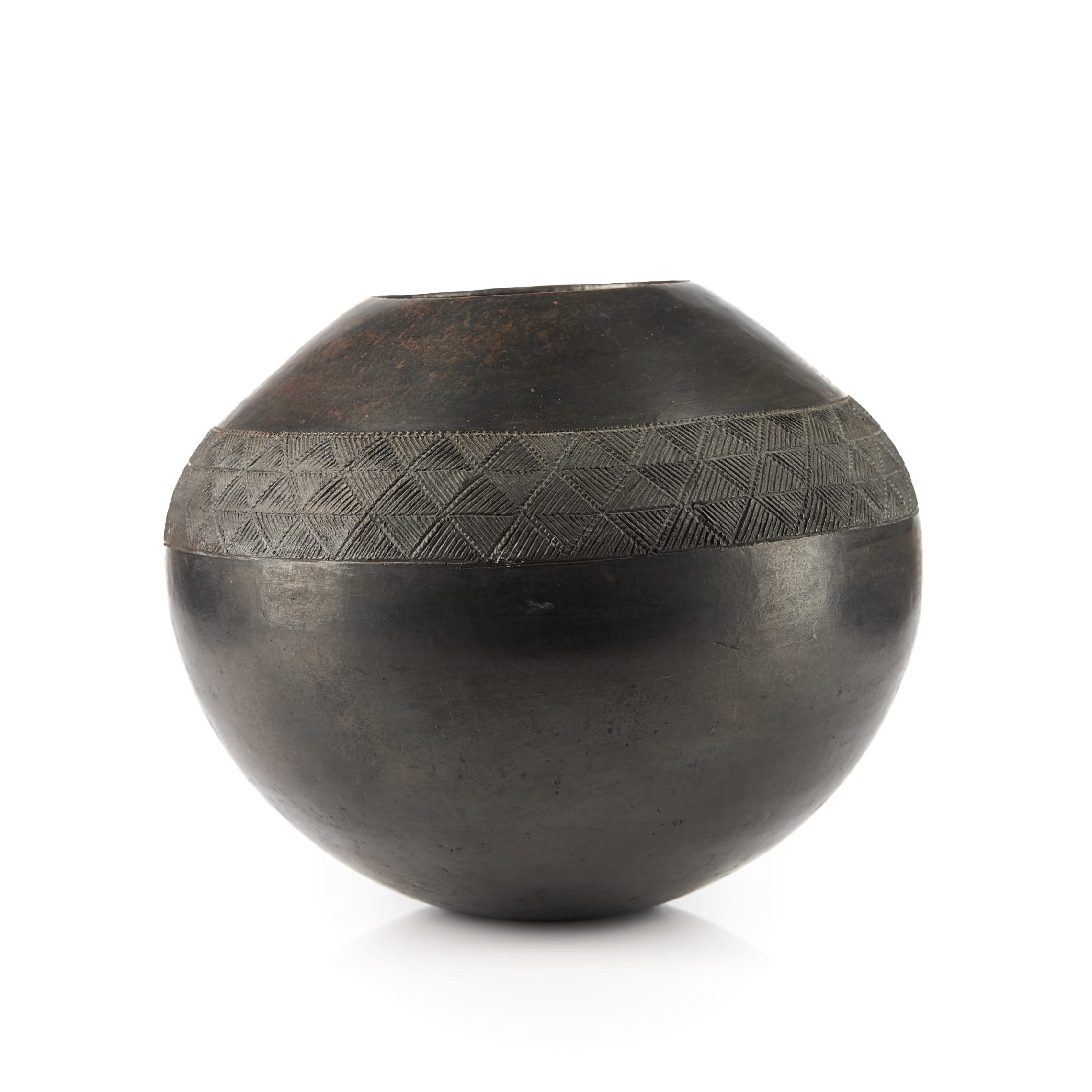 Ukhamba with incised geometric band design by Nesta Nala | Strauss & Co
